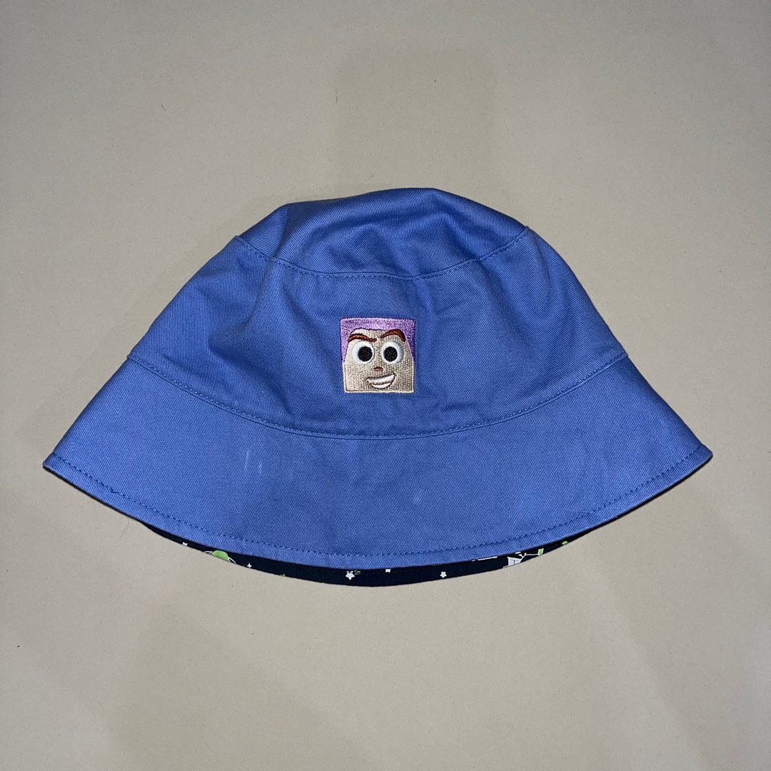 MINISO x DISNEY Bucket Hat Toy Story Miniso, Fesyen Pria, Aksesoris ...