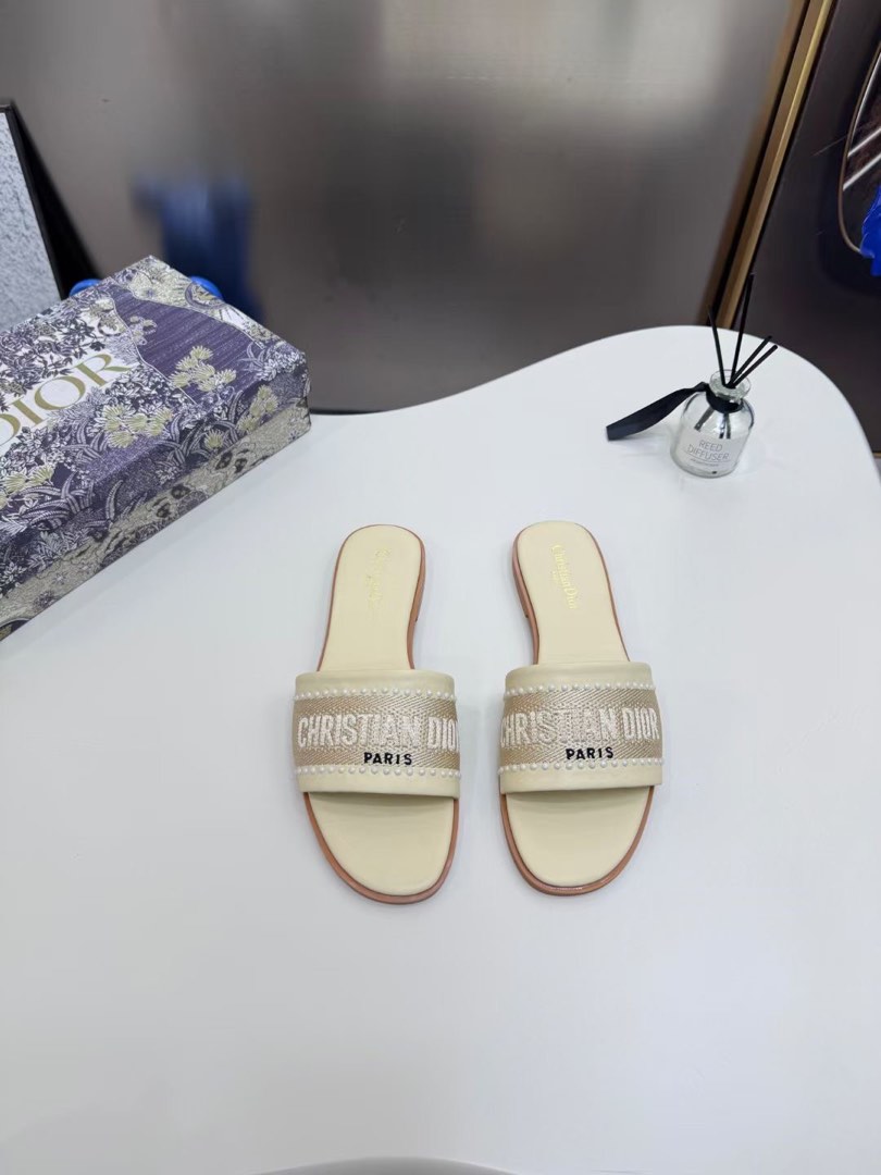CD slides 2025, Women's Fashion, Footwear, Flipflops and Slides on ...