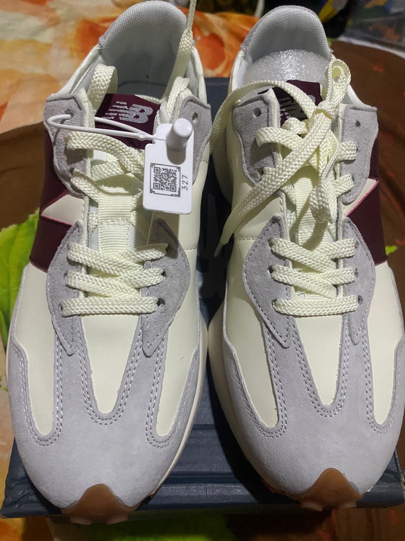 dijual cepat Sepatu Sneakers New Balance 327 Moonbeam Classic Burgundy ...