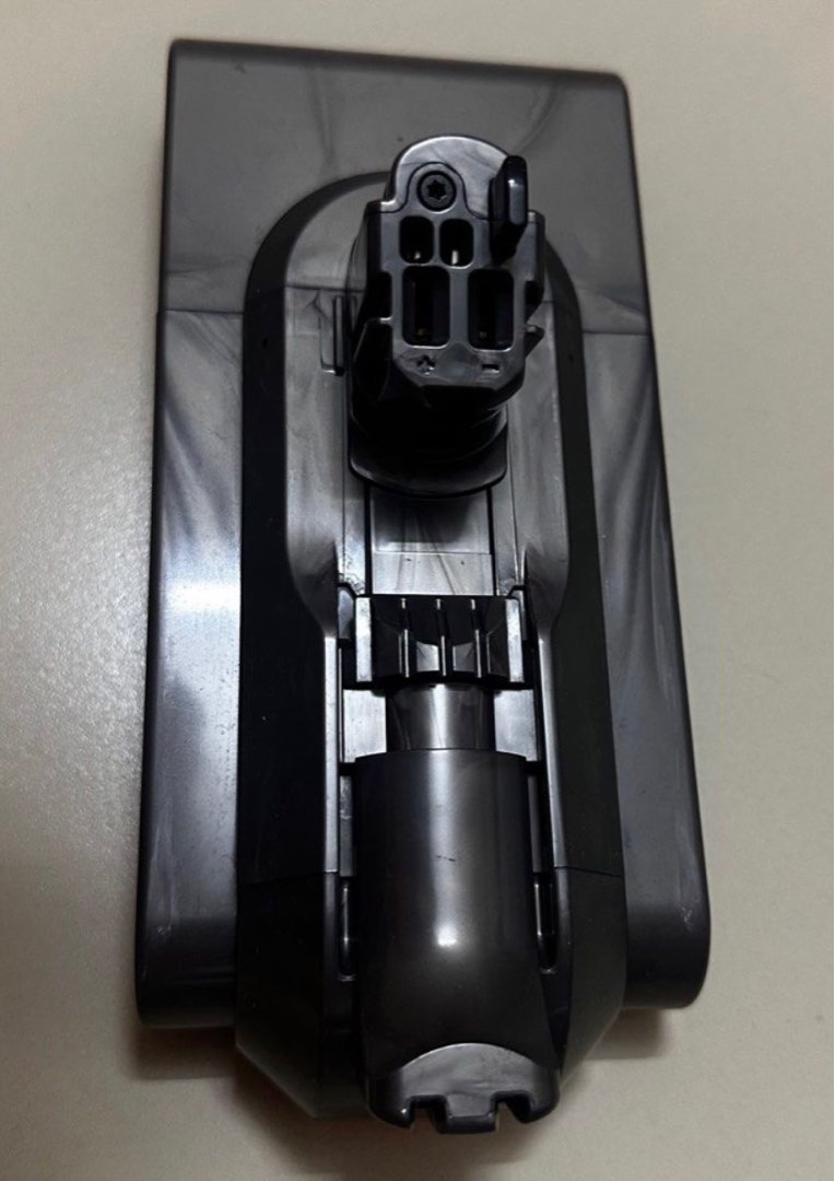 Dyson V11 Click on Battery, TV & Home Appliances, Vacuum Cleaner ...