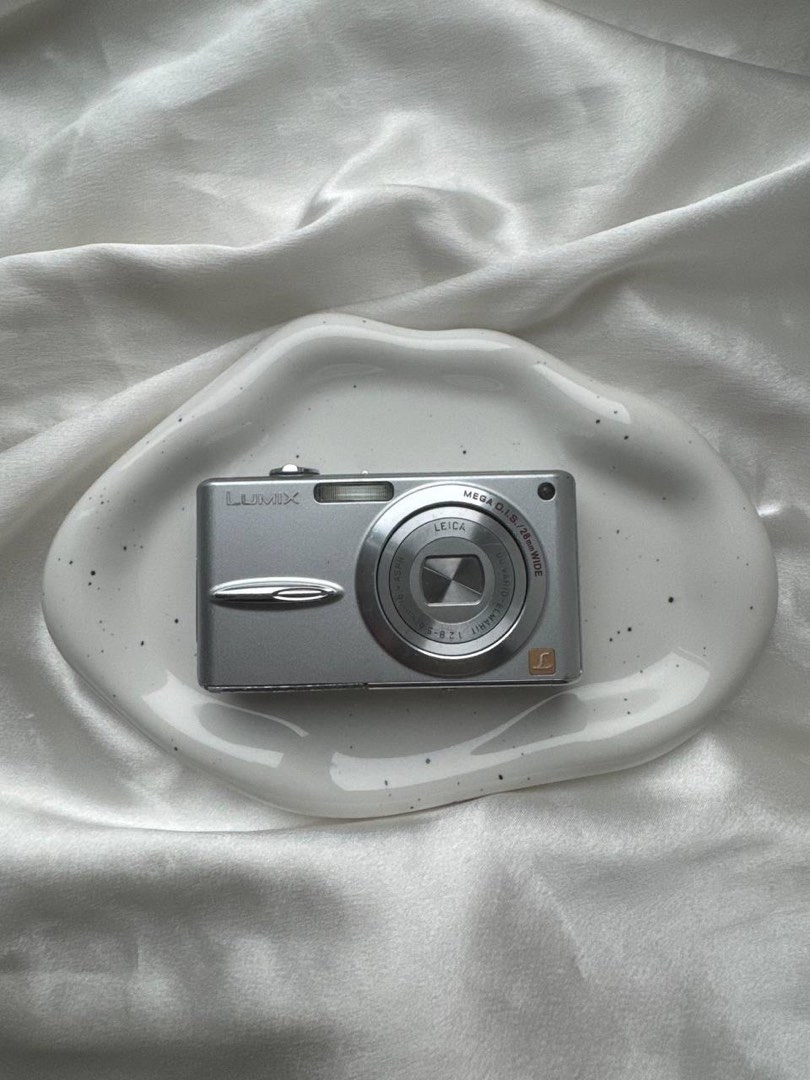 Lumix fx30 silver digicam digital camera, Photography, Cameras on Carousell