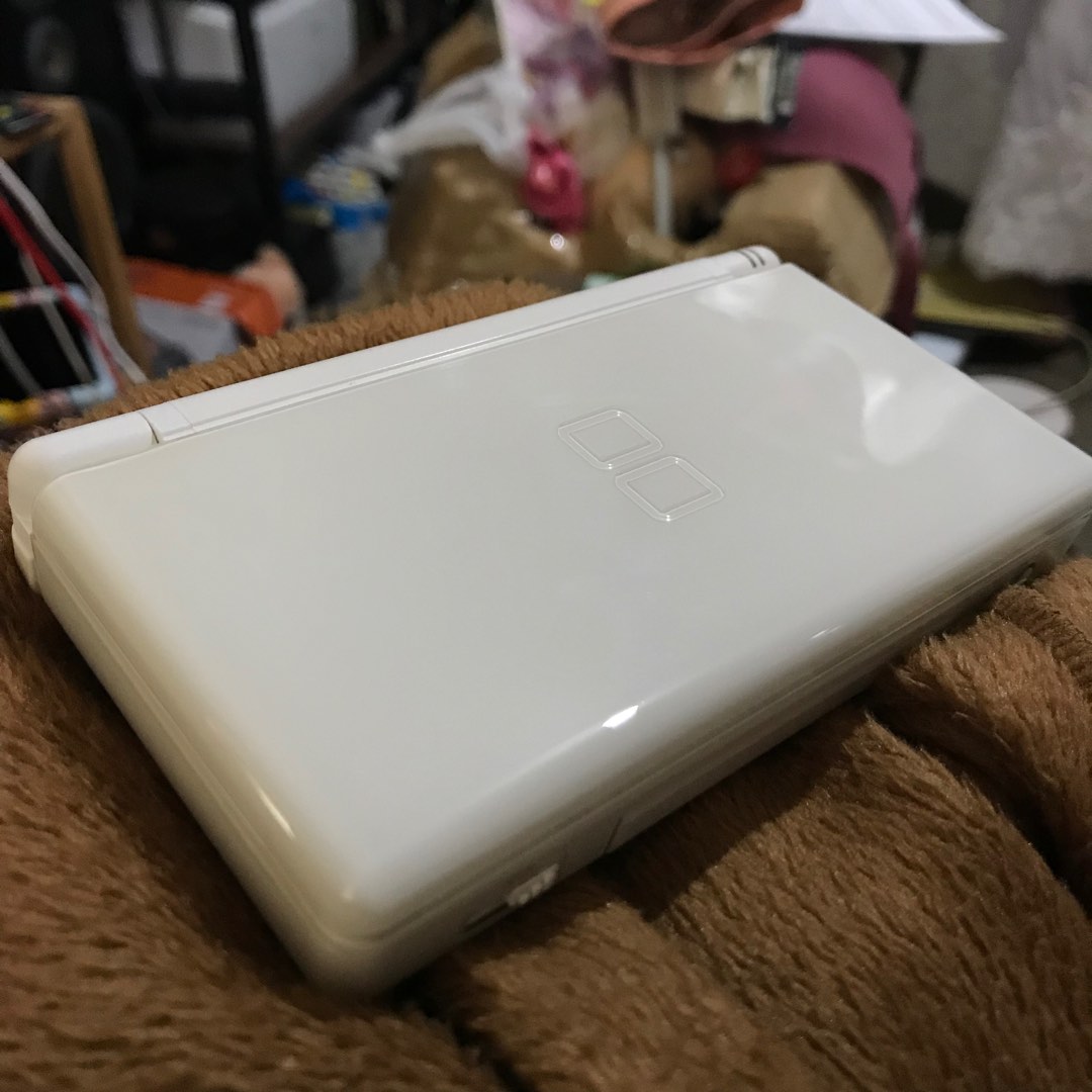 Nintendo DS Lite White, Video Gaming, Video Games, Nintendo on Carousell