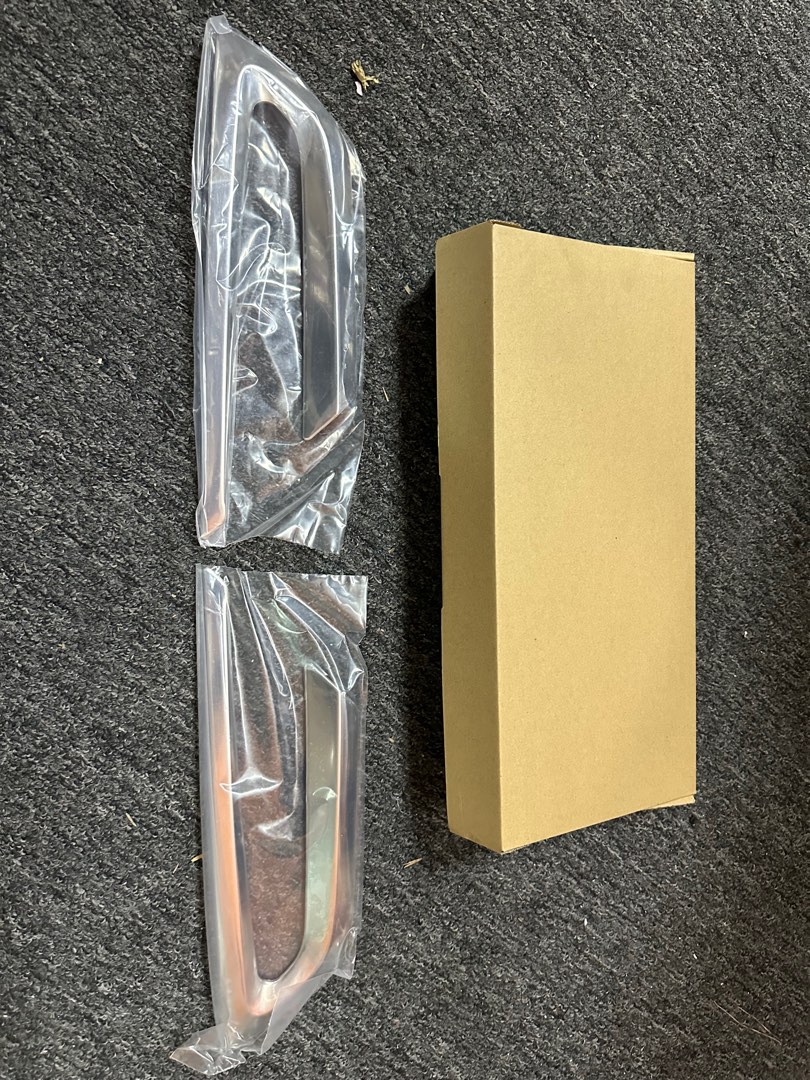 Toyota Raize Rear Bumper Reflector Garnish, Car Accessories ...