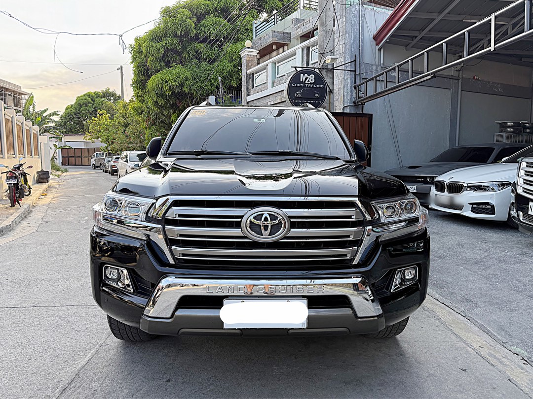 2019 Toyota Land Cruiser LC200 VX Premium Sunroof 13,000 odometer only ...