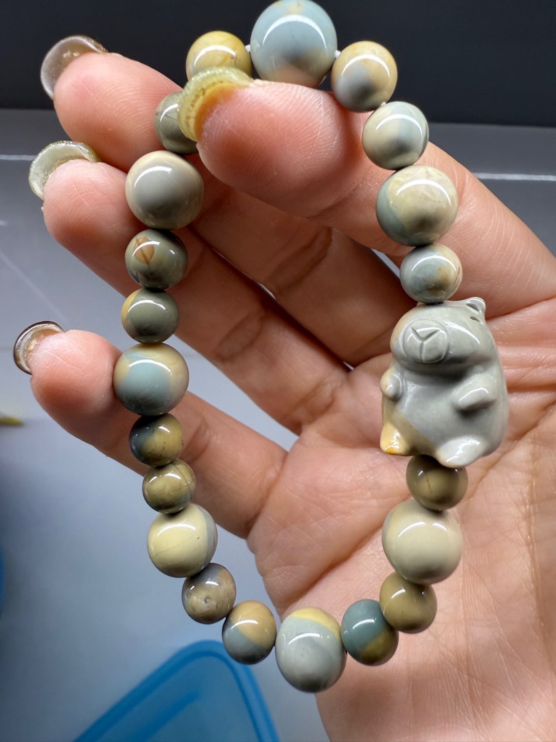 天然水晶阿拉善瑪瑙卡皮巴拉水豚手串 9.2mm 。Alashan rocks, 女裝, 飾物及配件, 寶石、鑽石、水晶 - Carousell