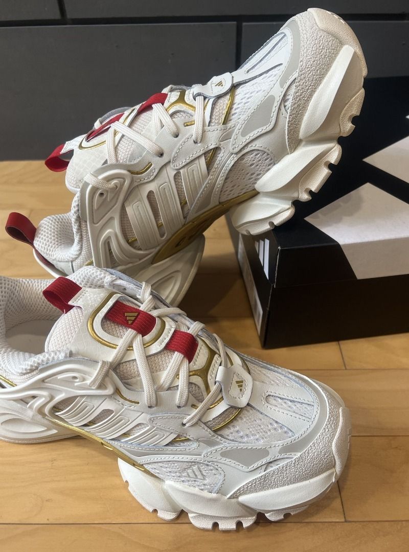 全新有盒 adidas XLG RUNNER DELUXE CNY "year of snake" 低幫 跑步鞋 男女同款 白金, 女裝, 鞋 ...