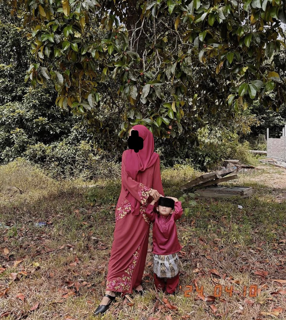 Baju kurung raya maroon, Women's Fashion, Dresses & Sets, Traditional ...
