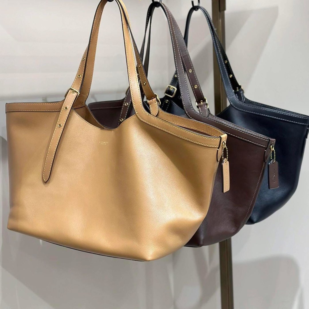 Coach Gramercy Tote, Women's Fashion, Bags & Wallets, Tote Bags on ...