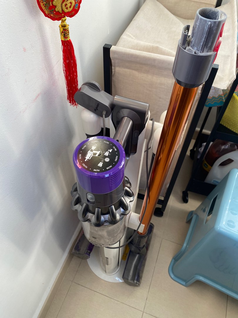 Dyson V10 full set, TV & Home Appliances, Vacuum Cleaner & Housekeeping ...
