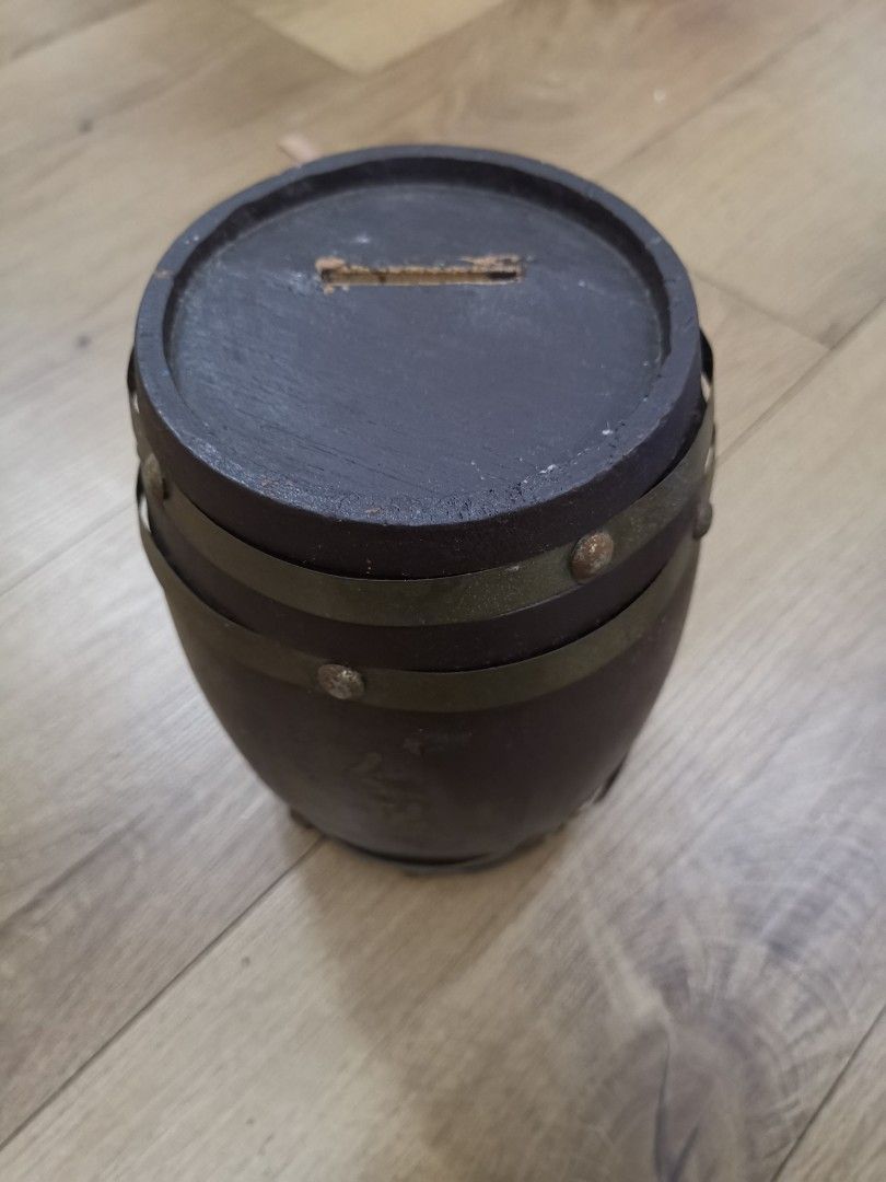 Hennessy Wooden Coin Box, Hobbies & Toys, Collectibles & Memorabilia ...