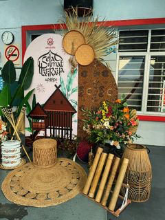 Sewa rental backdrop raya photobooth village setup, Hobbies & Toys ...