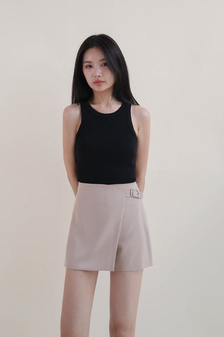 The Willow Label Rene Padded Racer Top Regular in Black, Women's ...