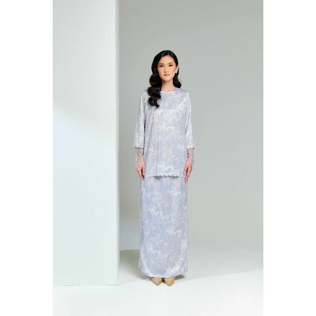 Theins Deeja Kurung Raya 2025, Women's Fashion, Muslimah Fashion, Baju Kurung & sets on Carousell
