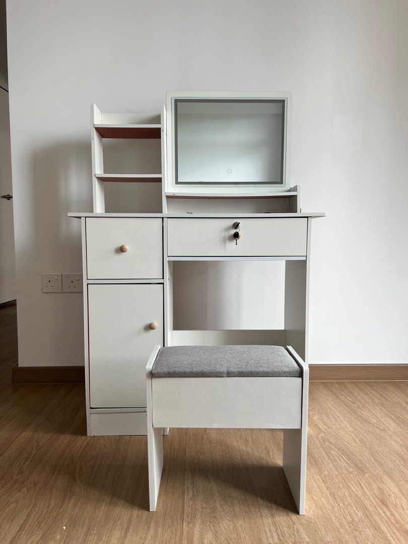 White Little Girl Vanity Dressing Table with Lighted Mirror & Stool ...