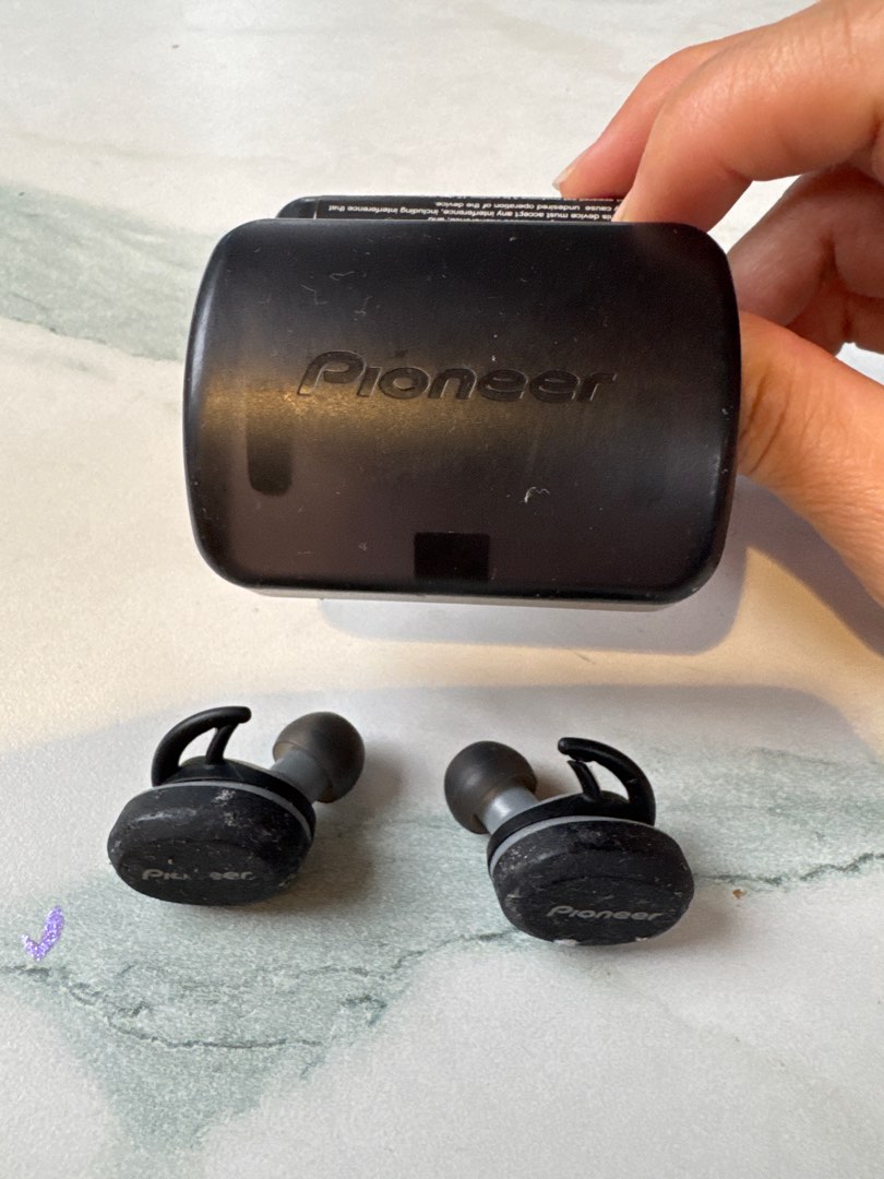 Pioneer: Blouest Wireless Earbuds, Audio, Earphones on Carousell