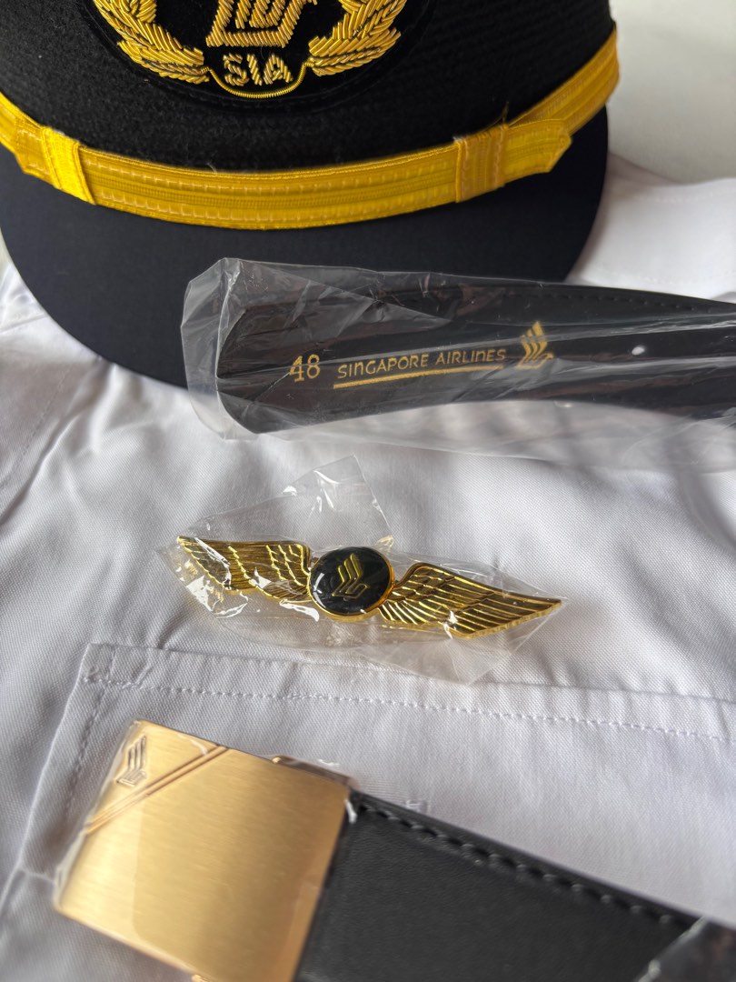 Singapore Airlines SQ SIA Pilot Belt & Wing Badge, Hobbies & Toys ...