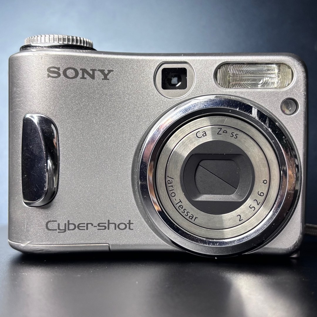 Sony Cybershot DSC-S90 Silver 4.1-Mega Pixel Digital Camera DigiCam ...