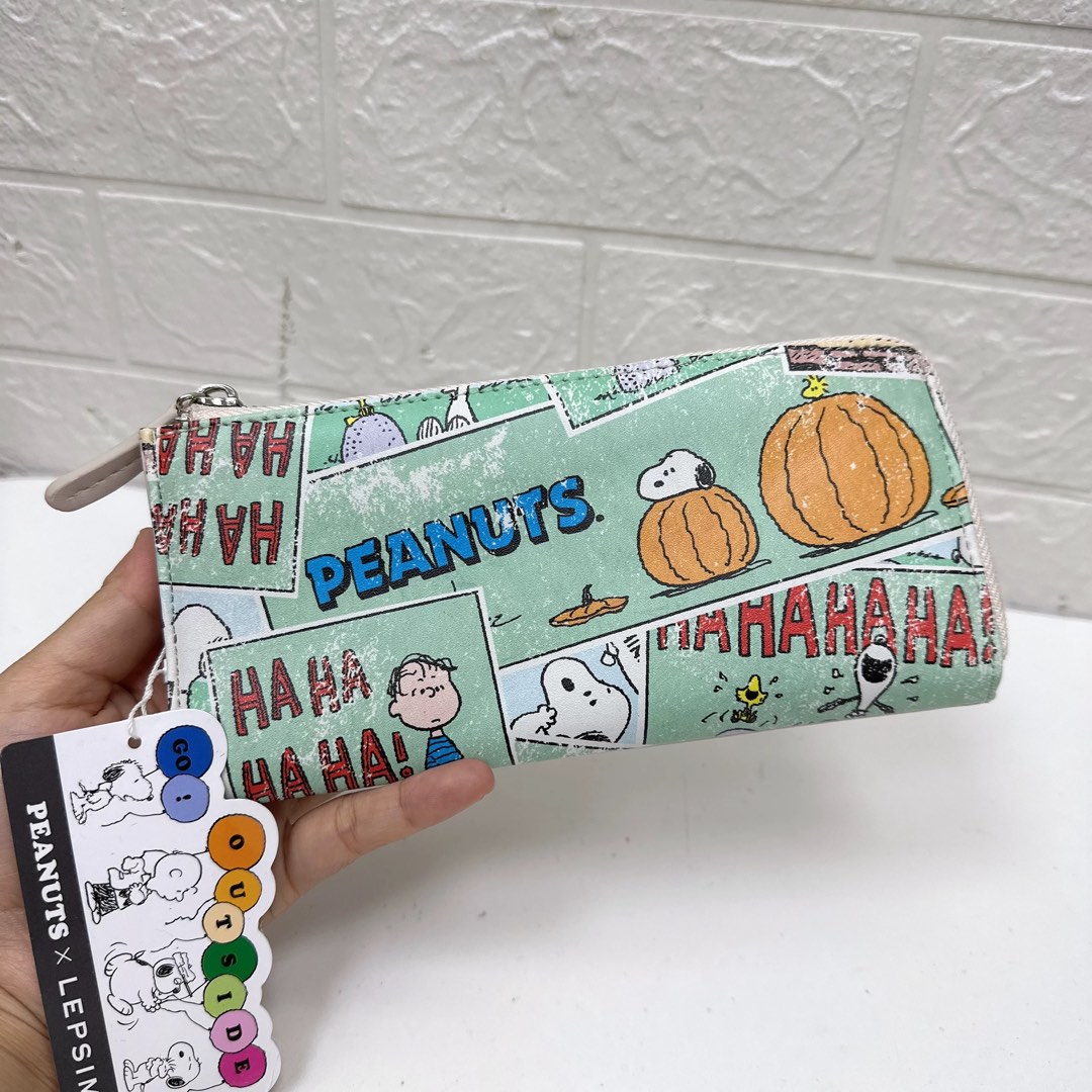 日本 LEPSIM X PEANUTS SNOOPY 史努比 淺綠色皮革 長型 銀包, 女裝, 手袋及銀包, 長銀包 - Carousell