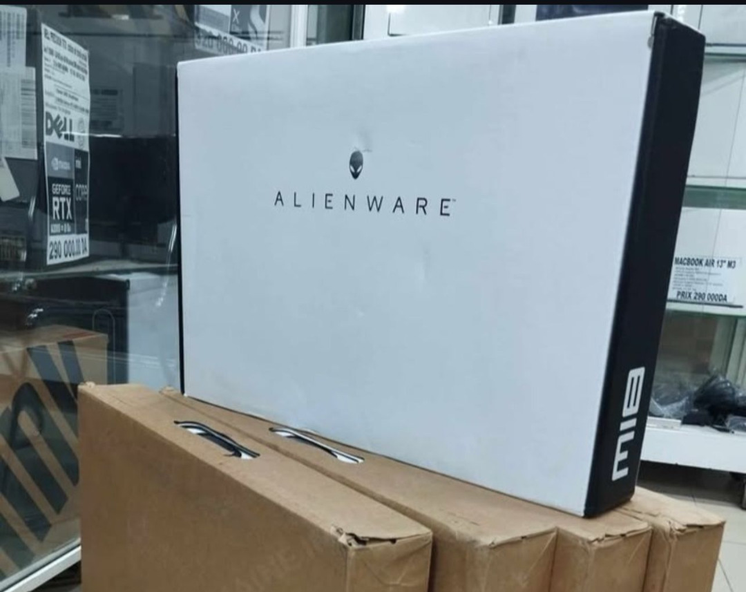 Alienware m18 R2 Gaming Laptop, Intel i9-14900HX 14th Gen, 64 GB DDR5 ...