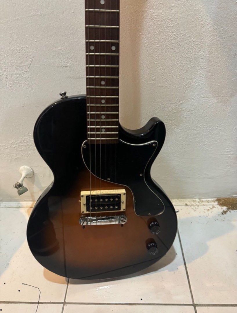 Epiphone Jr. Electric guitar, Hobbies & Toys, Music & Media, Musical ...