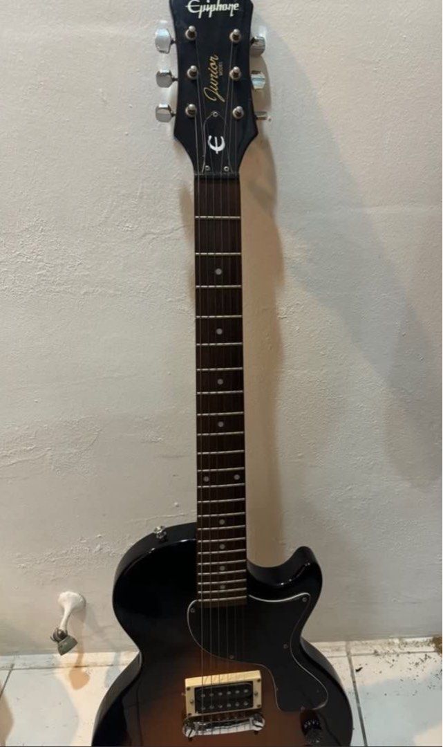 Epiphone Jr. Electric guitar, Hobbies & Toys, Music & Media, Musical ...