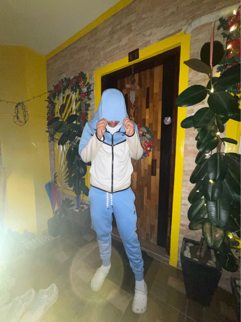 Nike Tech Fleece Set, Women's Fashion, Coats, Jackets and Outerwear on ...