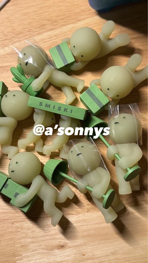 smiski moving series, Hobbies & Toys, Memorabilia & Collectibles, Fan ...