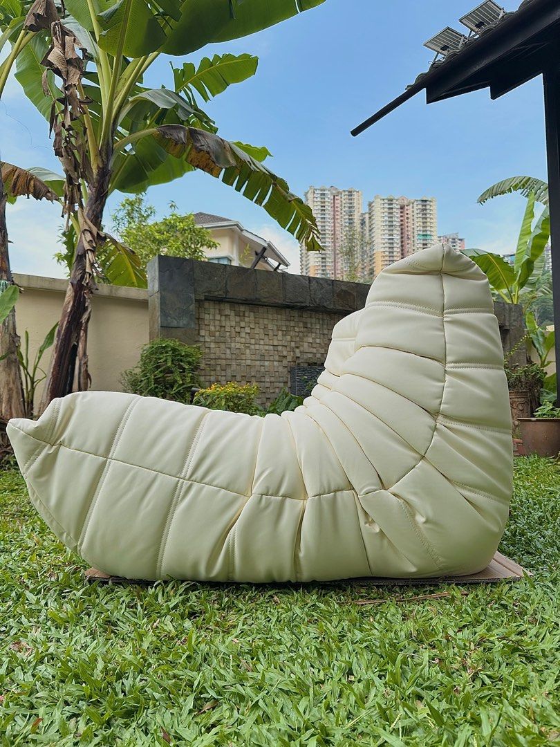 Togo Fireside Lounge Chair Sofa 1 seater design by Ligne Roset Mid Century not eames herman ...