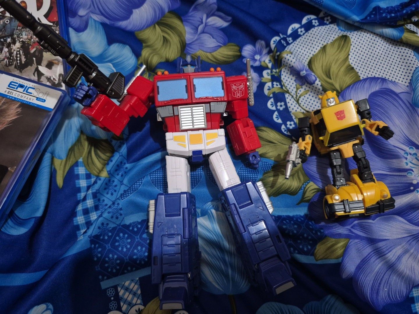 Transformer studios series optimus prime and bumblebee G1 version ...