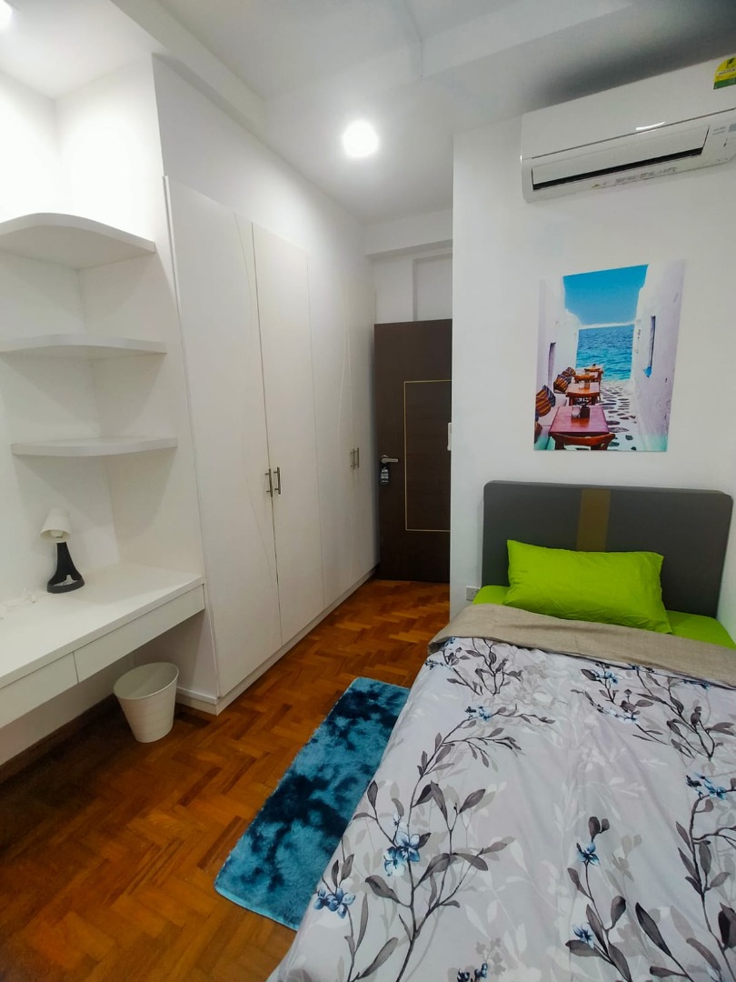 14 FLORA ROAD COMMON ROOM W/SHARED BATHROOM. SUITABLE FOR SINGLE STAY ...