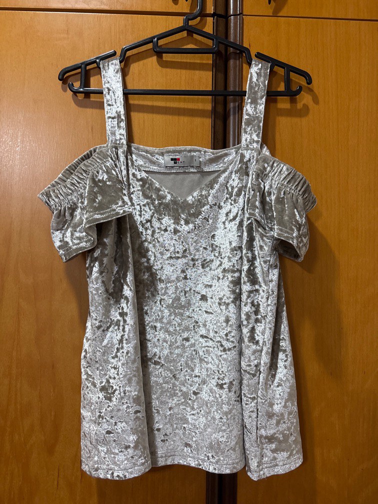 Crush velvet top, Women's Fashion, Tops, Blouses on Carousell