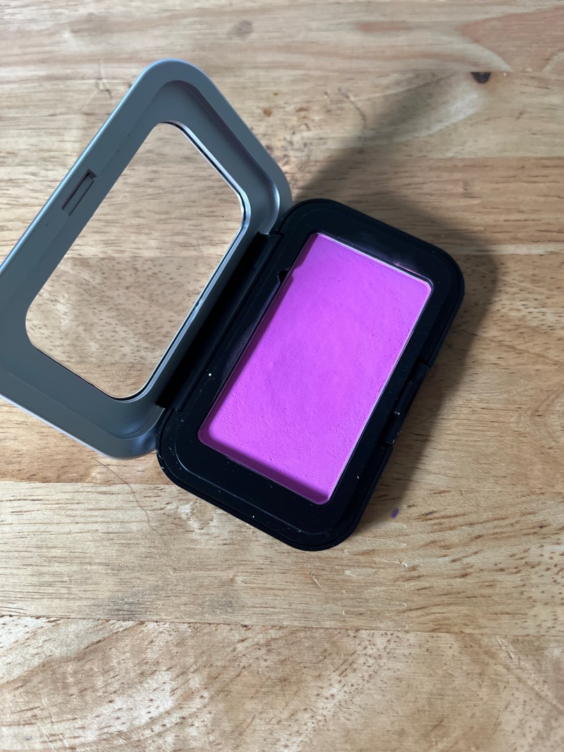 Issy Powder Blush with Case, Beauty & Personal Care, Face, Makeup on ...