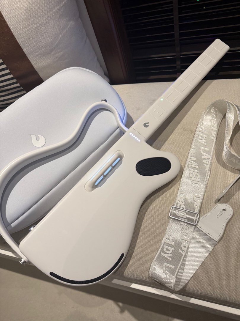 Lava Genie Smart Guitar, Hobbies & Toys, Music & Media, Musical ...