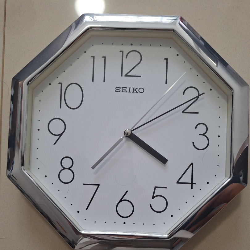 Seiko clock (spoiled), Furniture & Home Living, Home Decor Accessories ...