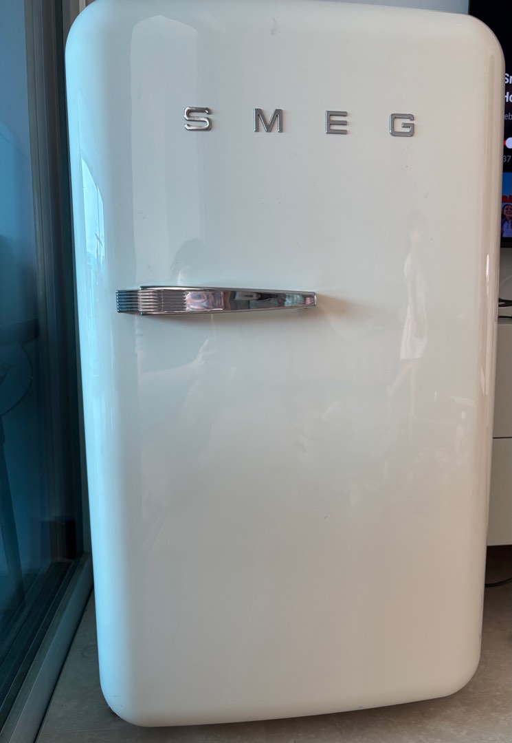 SMEG Mini Fridge Retro style 135L, TV & Home Appliances, Kitchen ...