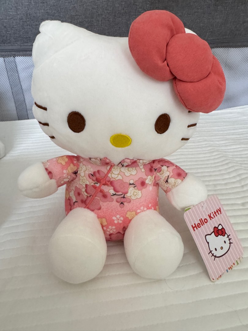 soft toy- hello kitty, Hobbies & Toys, Toys & Games on Carousell