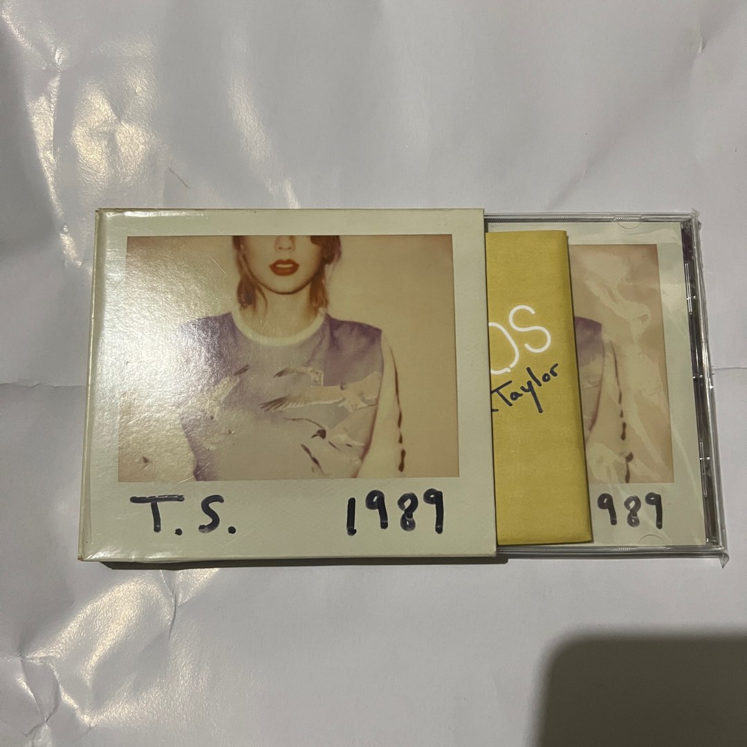 Taylor Swift - 1989 With Polaroids, Hobbies & Toys, Music & Media, CDs ...