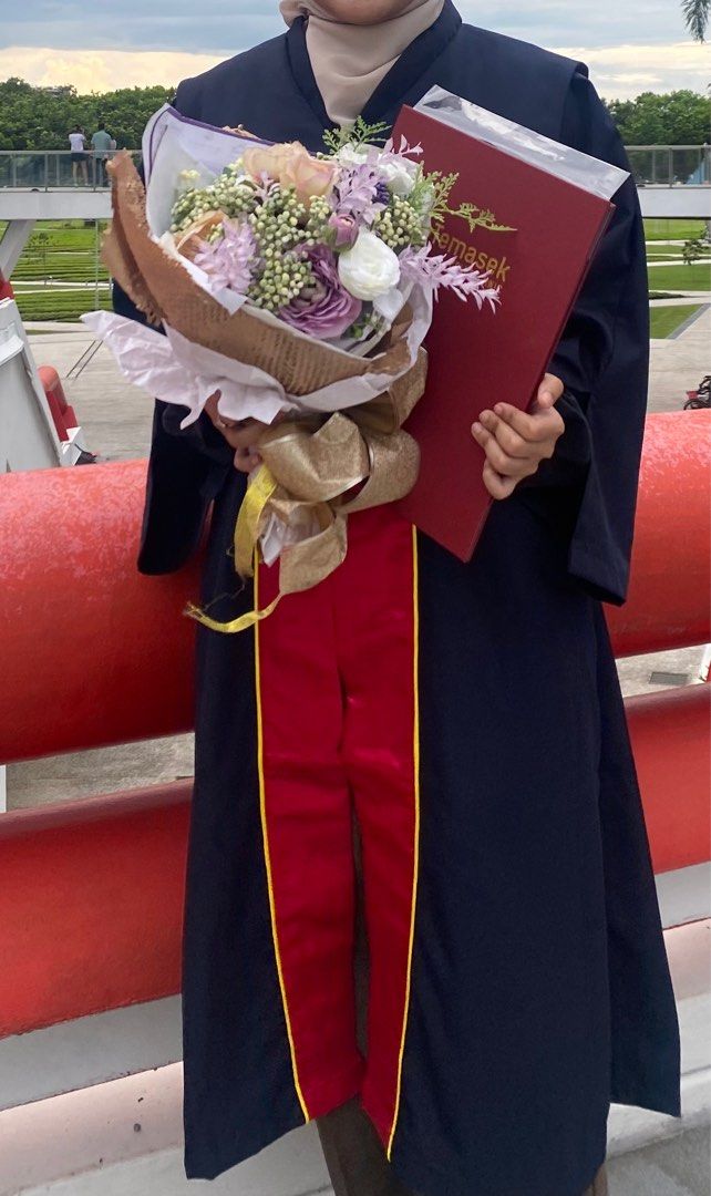 Temasek Polytechnic Graduation Gown (TP gown), Hobbies & Toys ...