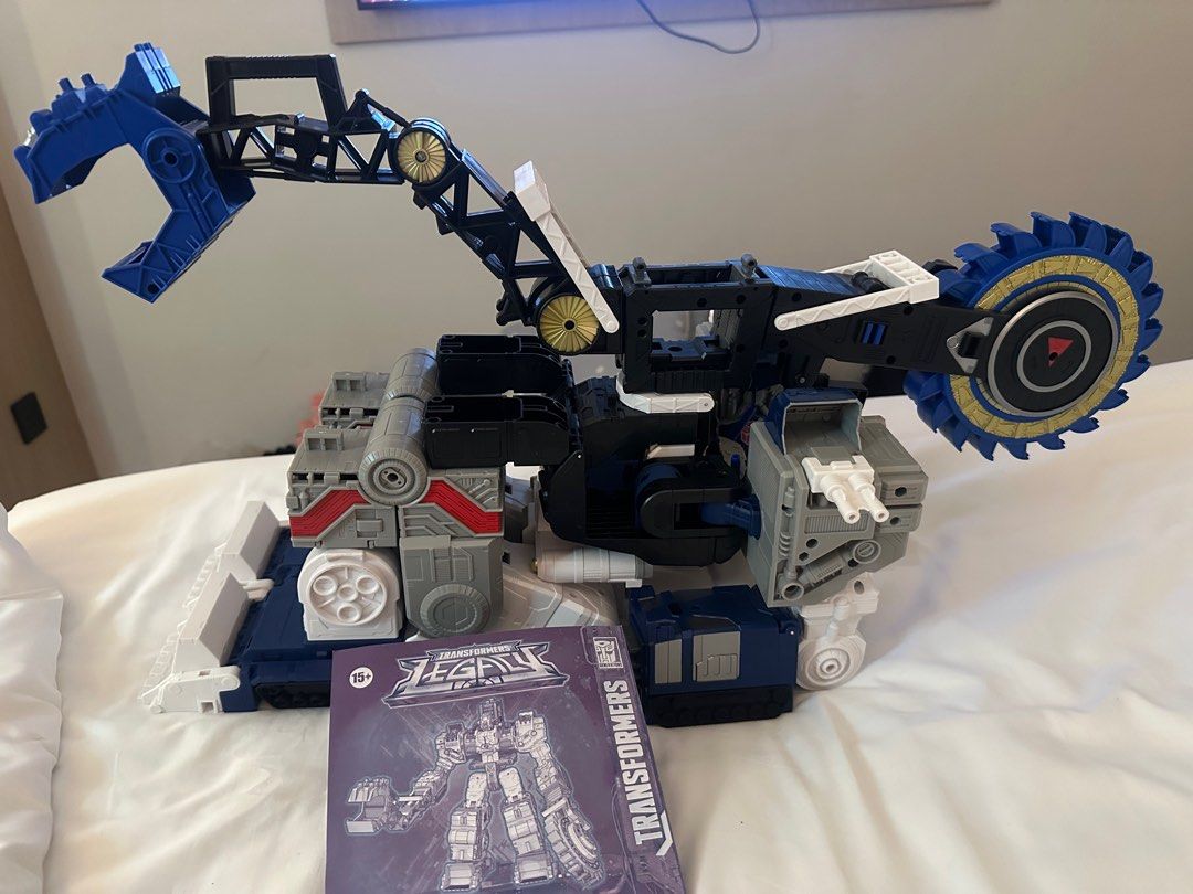 Transformers Legacy Metroplex, Hobbies & Toys, Toys & Games on Carousell