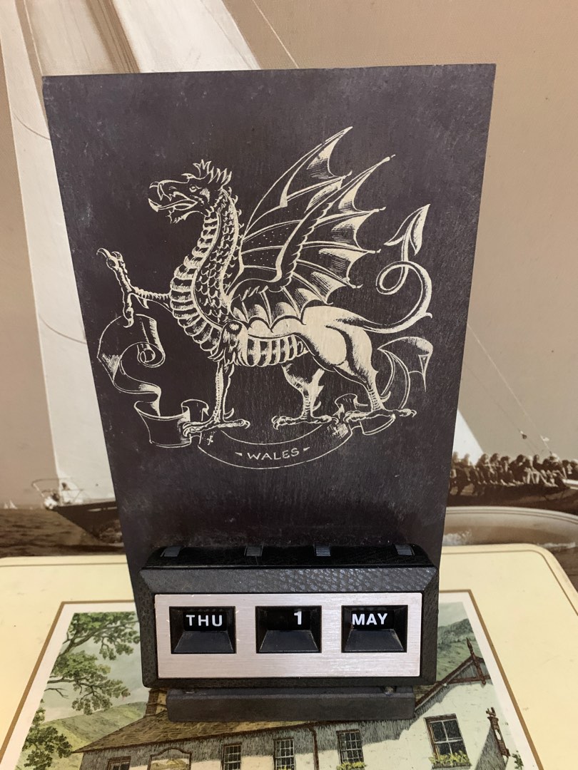 Vintage Lovely Retro Welsh Dragon Perpetual Calendar Desk Calendar ...