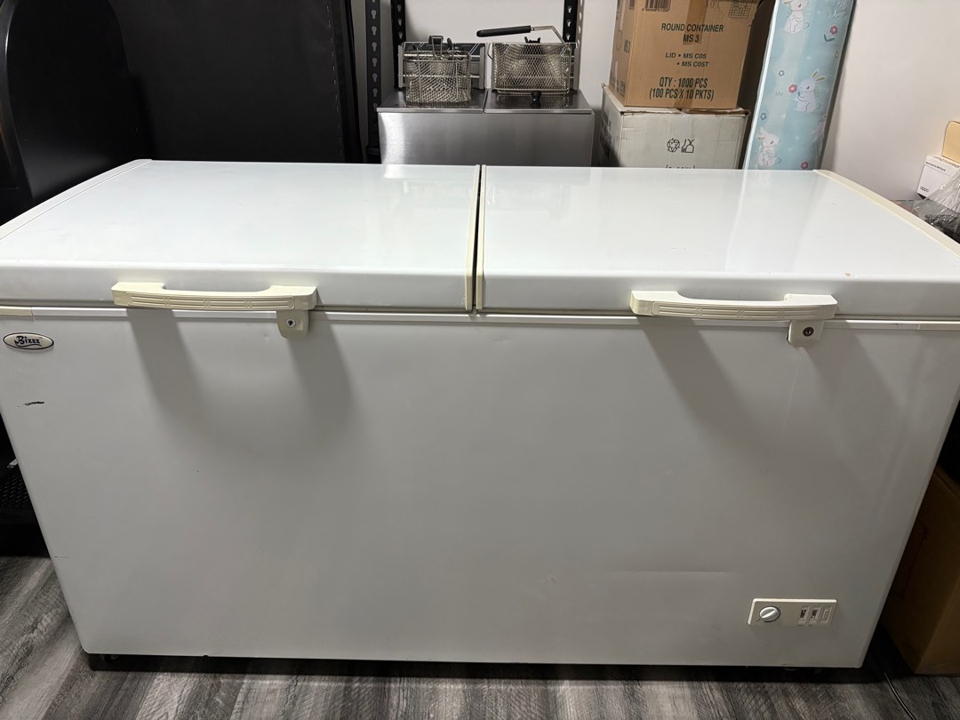 Bizzz Extra Large Chest Freezer 568L, TV & Home Appliances, Kitchen ...