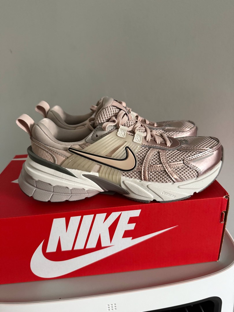 Brand new Vomero 2k run, Women's Fashion, Footwear, Sneakers on Carousell