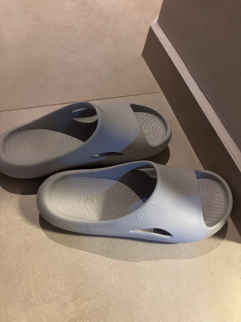 Crocs Mellow Recovery Slides, Men's Fashion, Footwear, Flipflops and ...