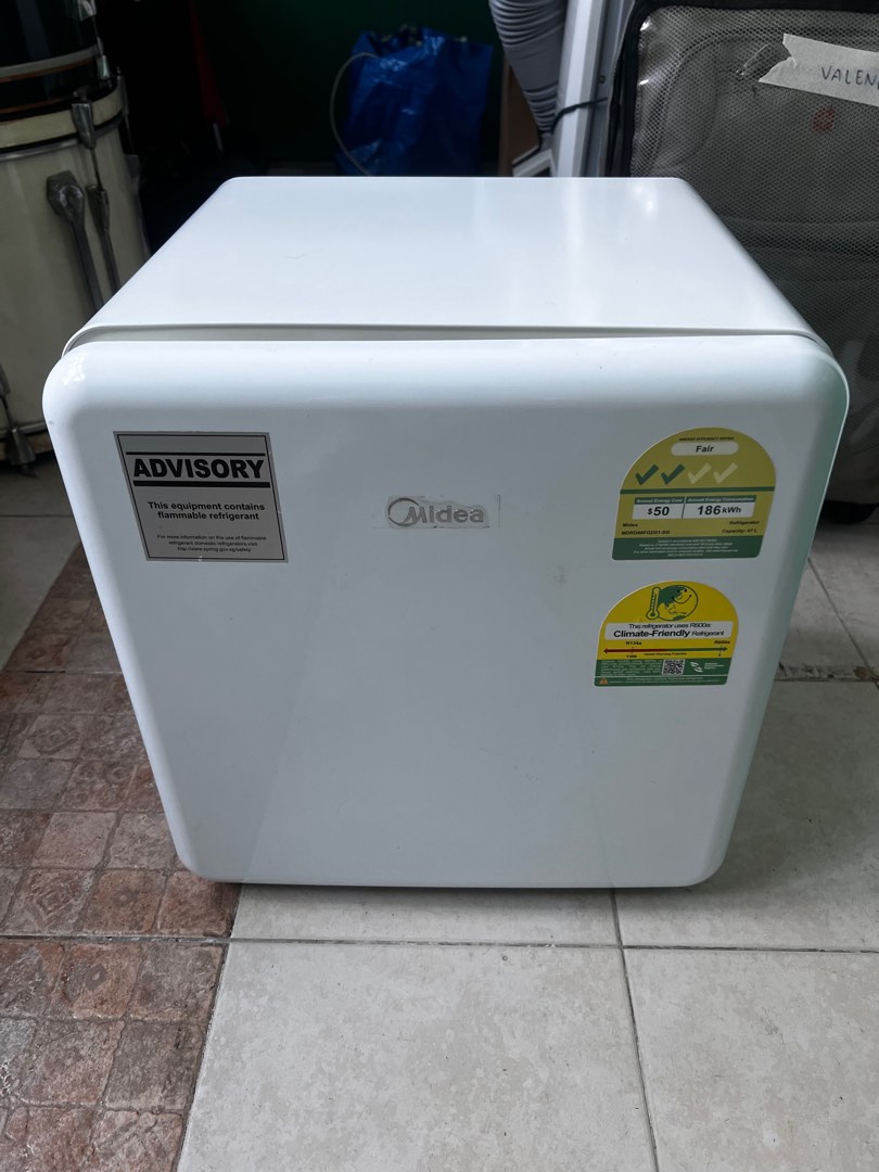 Midea mini fridge (50l), TV & Home Appliances, Kitchen Appliances ...