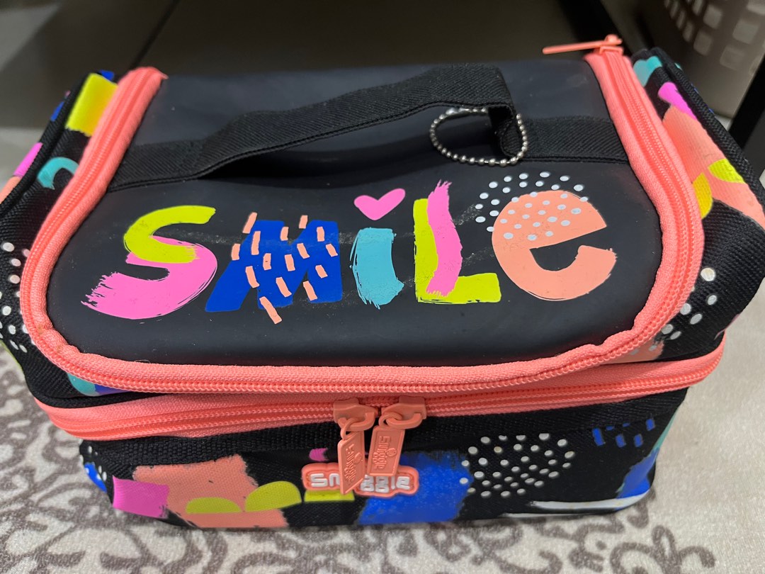 Smiggle lunch beg, Babies & Kids, Babies & Kids Fashion on Carousell