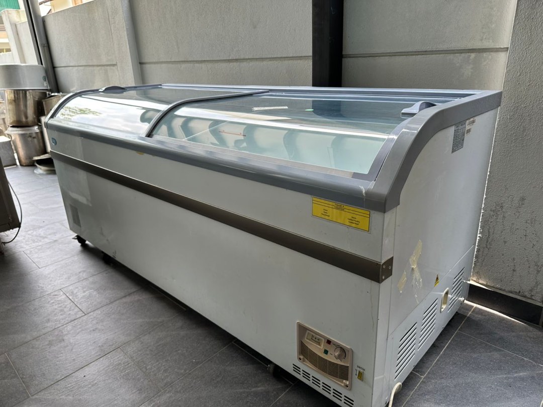 SNOW curve glass display chiller, TV & Home Appliances, Kitchen ...