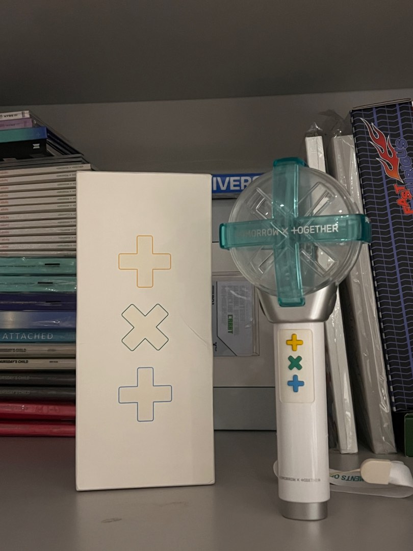 Txt official lightstick MOA BONG, Hobbies & Toys, Memorabilia ...