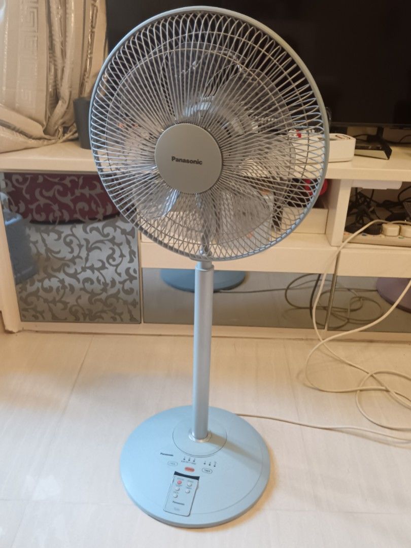 九成新，Panasonic 樂聲牌F-308NH，遙控風扇 ，12吋風葉風扇，高度可伸長縮短，功能全正常及乾淨寧靜，有遙控，時間制和睡眠風工能 ...