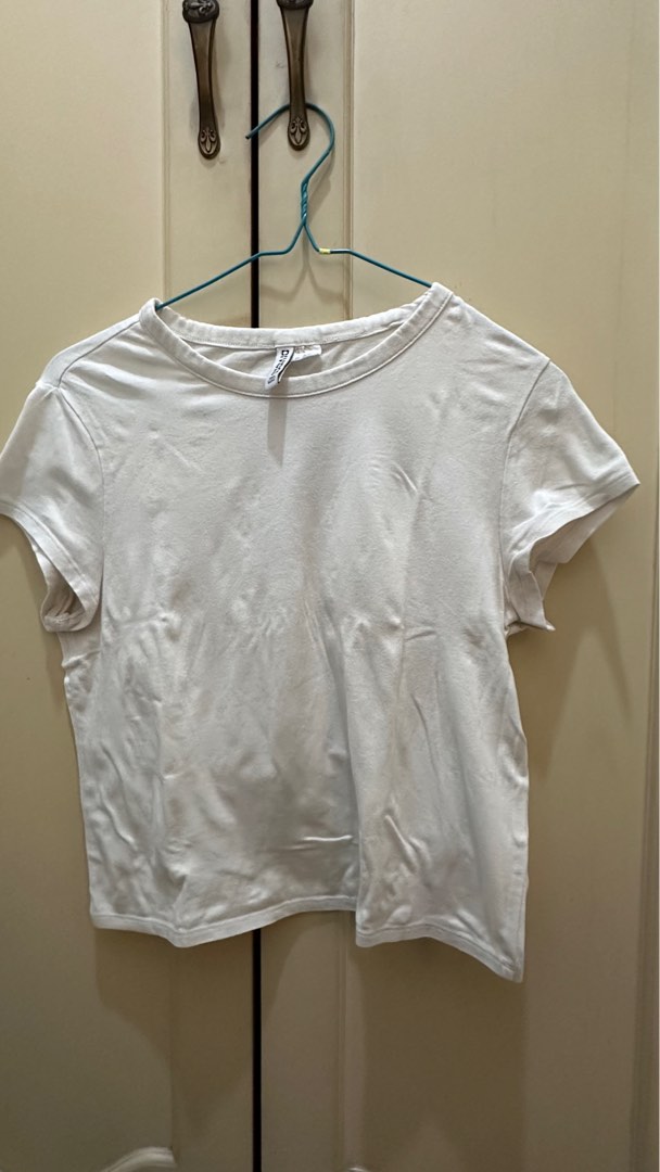 Basic white shirt from hnm, Fesyen Wanita, Pakaian Wanita, Atasan di ...
