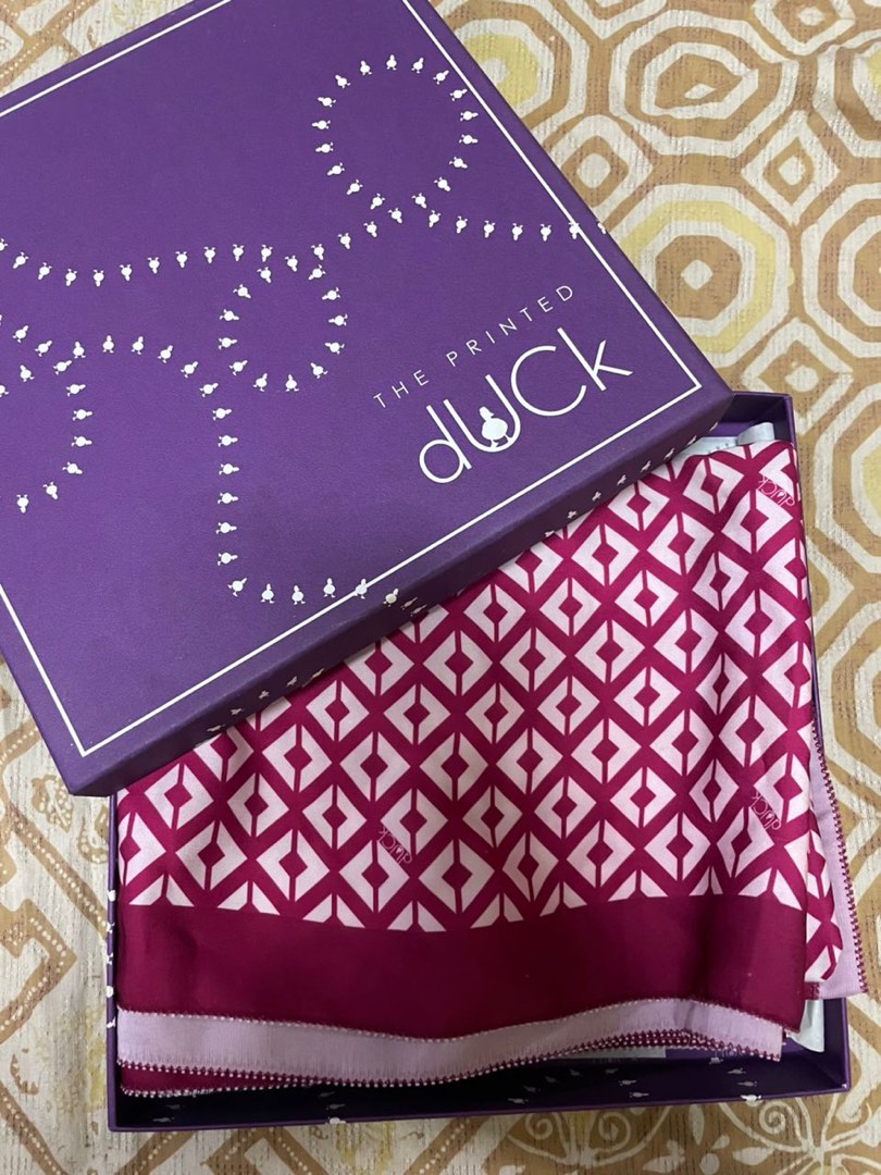 dUck The waffle dUck shawl ( Cherry ), Women's Fashion, Muslimah ...
